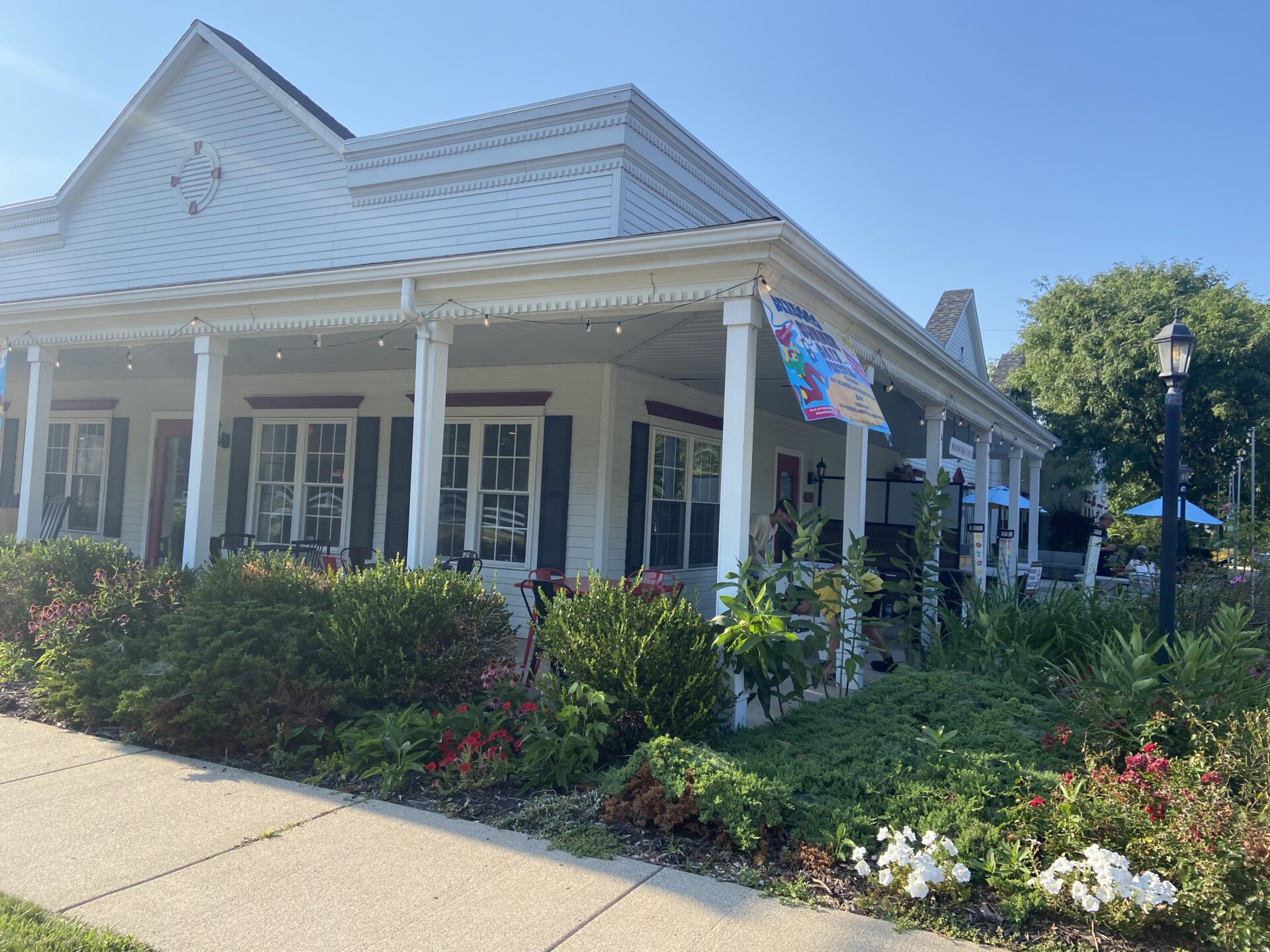 Moon Winks Café and Tavern Offers Dining Options from Morning to Night ...